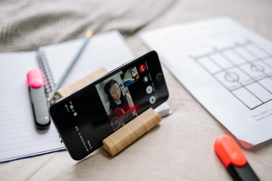 Majority of Kansas Senate back school cell phone ban | Sunflower State ...